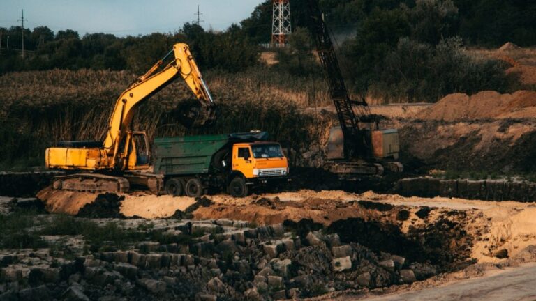 Demolition vs. Deconstruction: Key Differences Explained